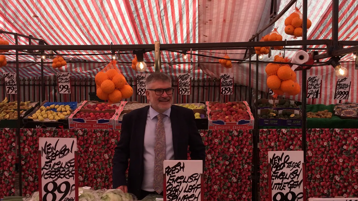 Mayor Dave Says Support Your Local Market! - Bedford Liberal Democrats