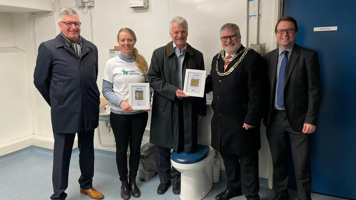 Bedford wins “Toilet Twinned Town” status - Bedford Liberal Democrats